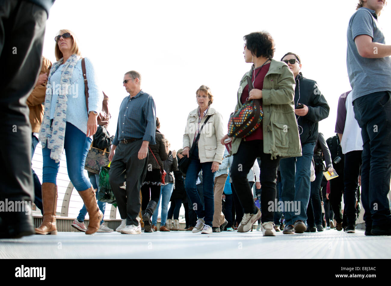 London bridge people walking hi-res stock photography and images - Alamy