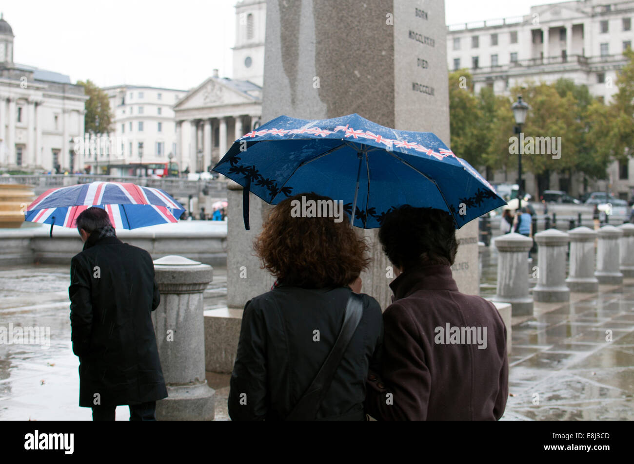 London wet weather hi-res stock photography and images - Alamy