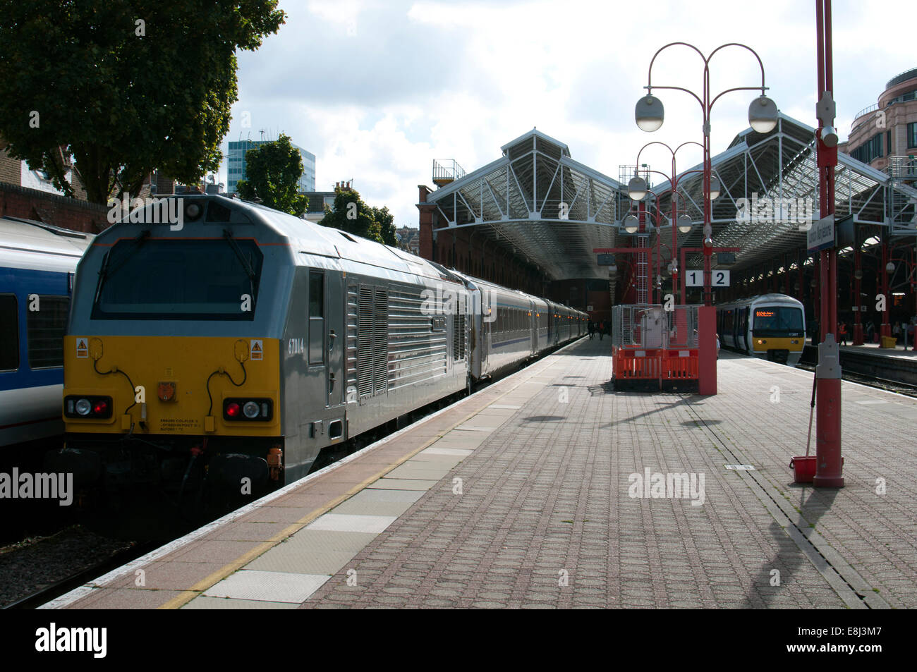 Chiltern Railways trains at Marylebone station, London, UK Stock Photo ...