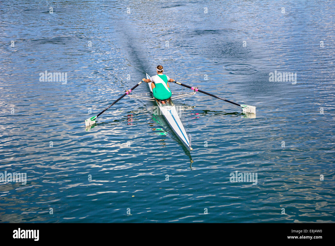 Women rowing as a team hi-res stock photography and images - Alamy