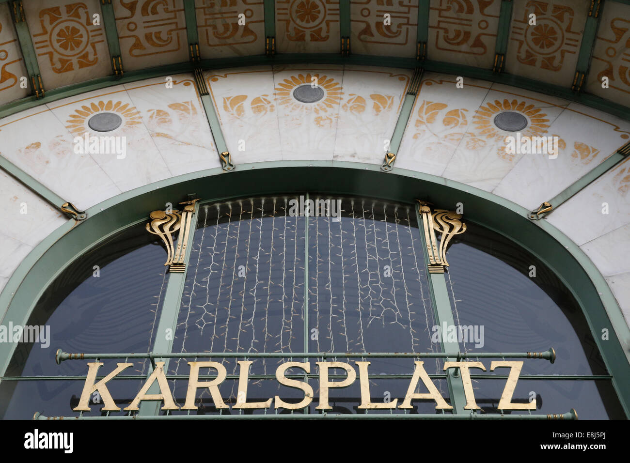 Karlsplatz Metro Station By Otto Wagner Stock Photo - Alamy