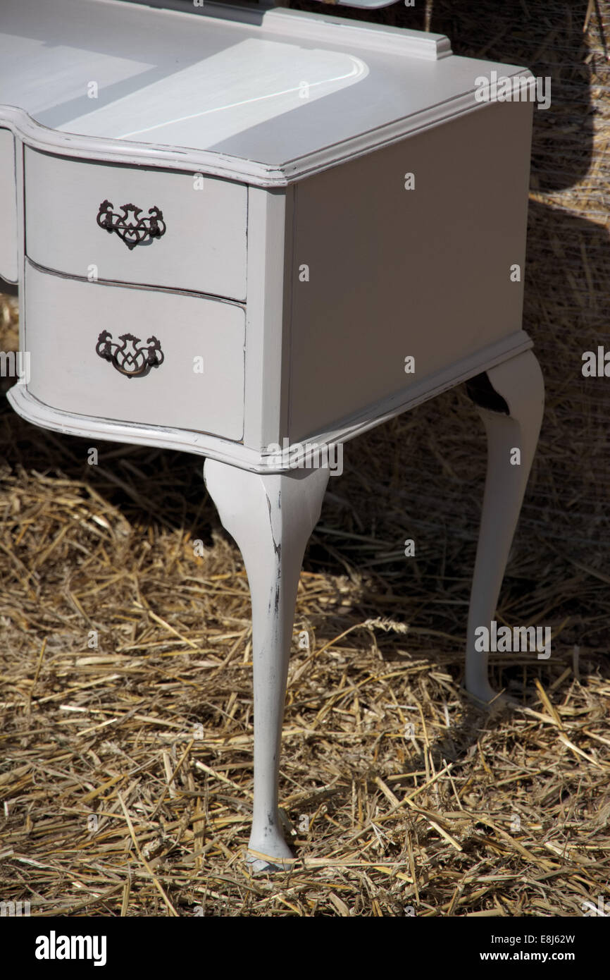 shabby chic painted dressing table farrow & Ball elephants breath Stock ...