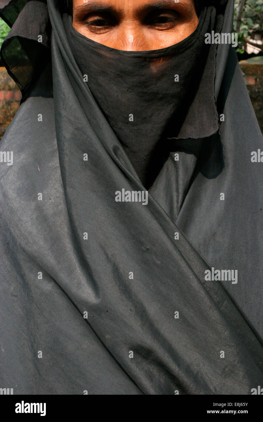 Woman wearing a black islamic burqa Stock Photo - Alamy