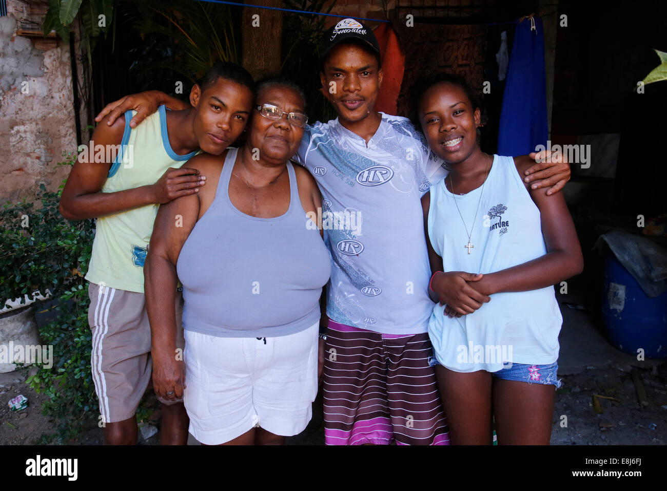 Favela women hi-res stock photography and images - Alamy