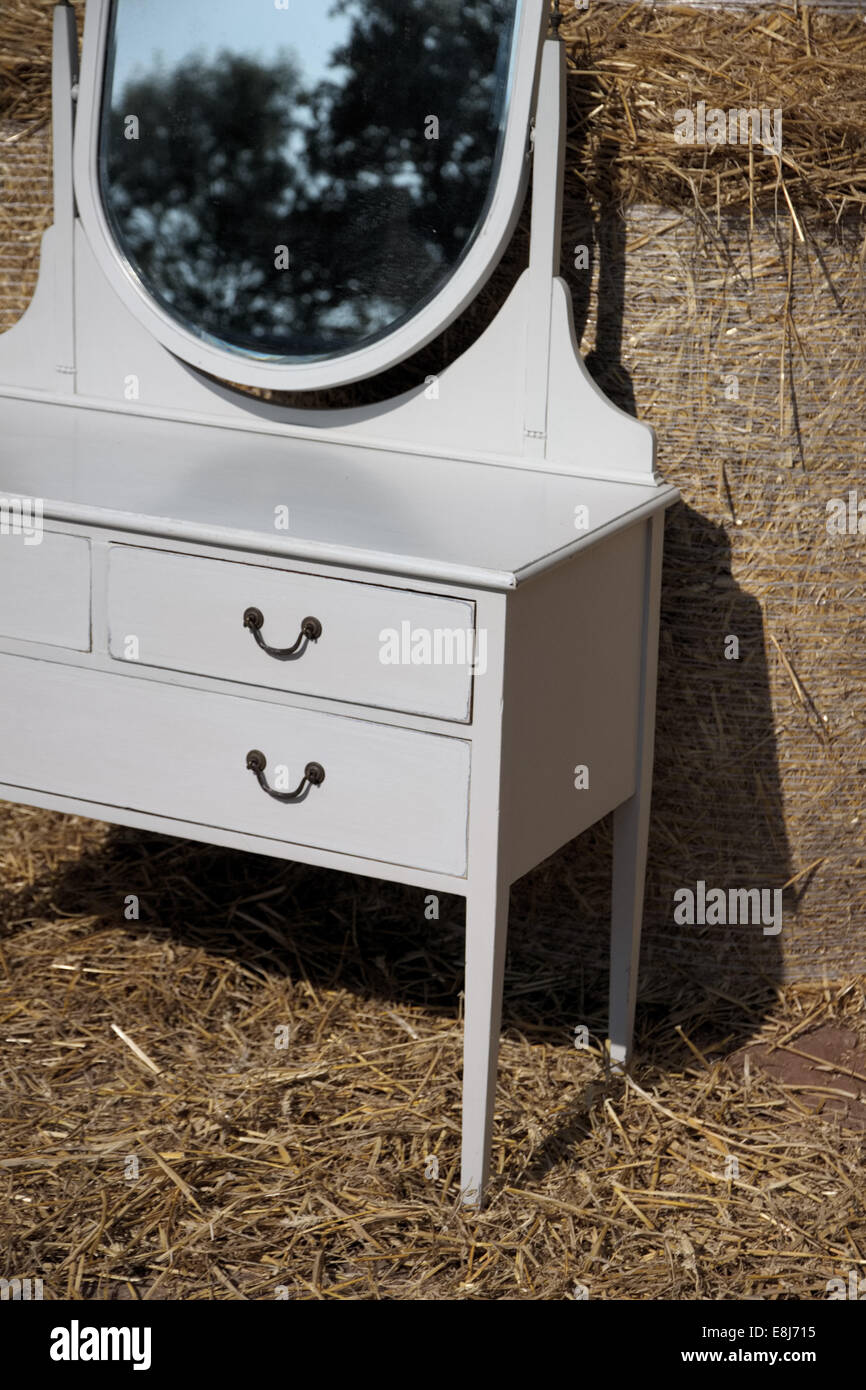 shabby chic painted dressing table farrow & Ball elephants breath Stock ...