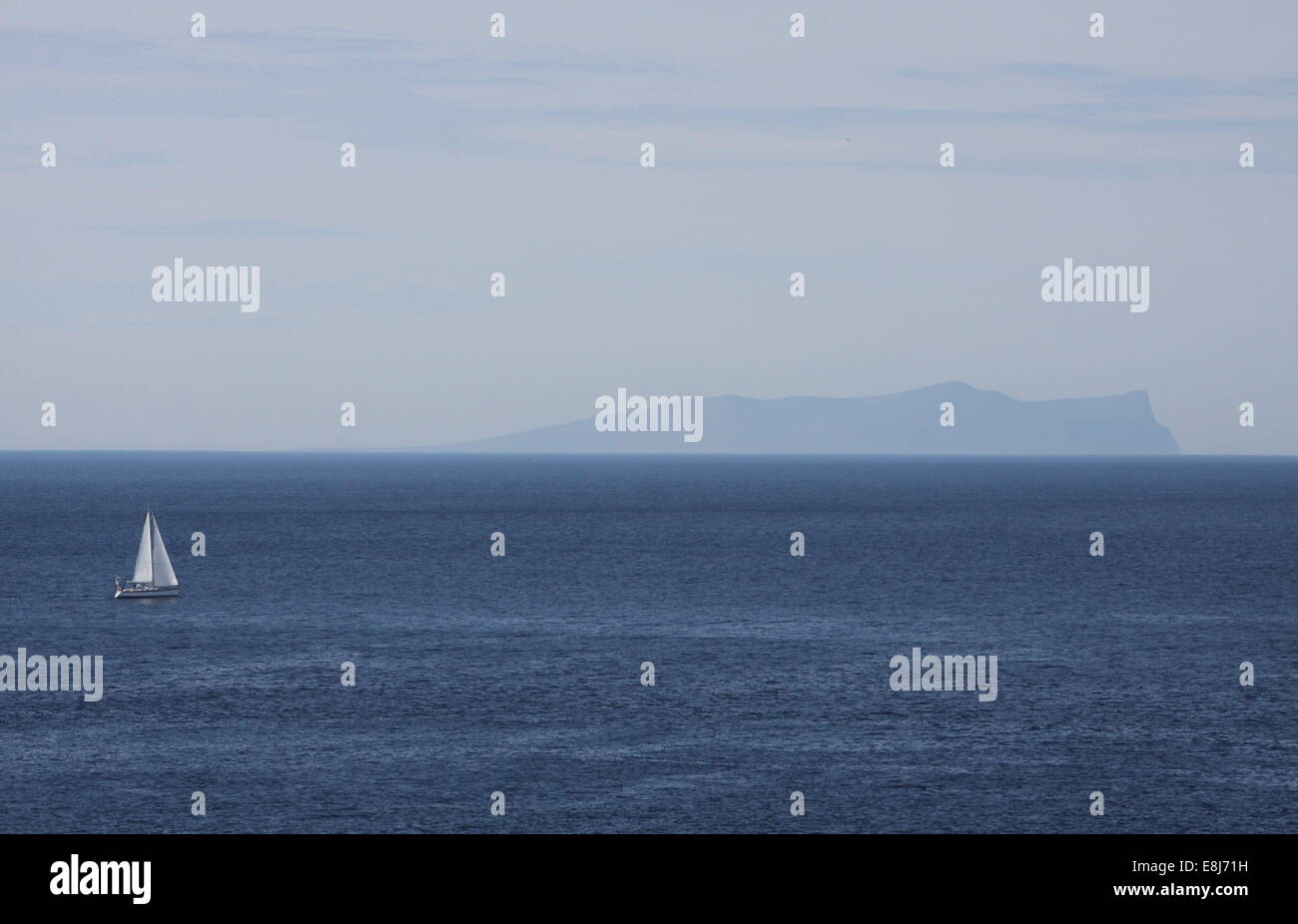 Foula cliffs hi-res stock photography and images - Alamy