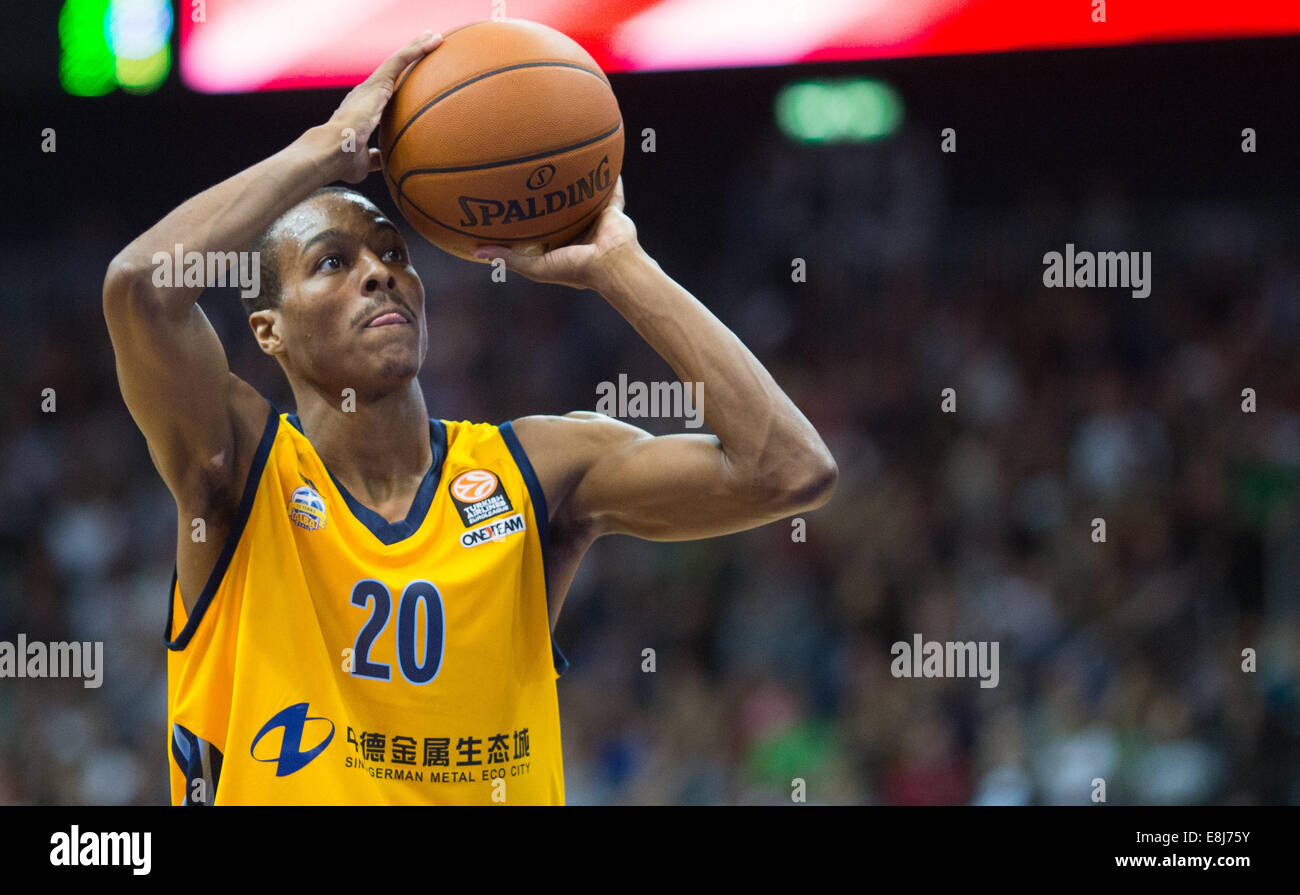 Berlin, Germany. 08th Oct, 2014. Berlin's Alex Renfroe in action during ...