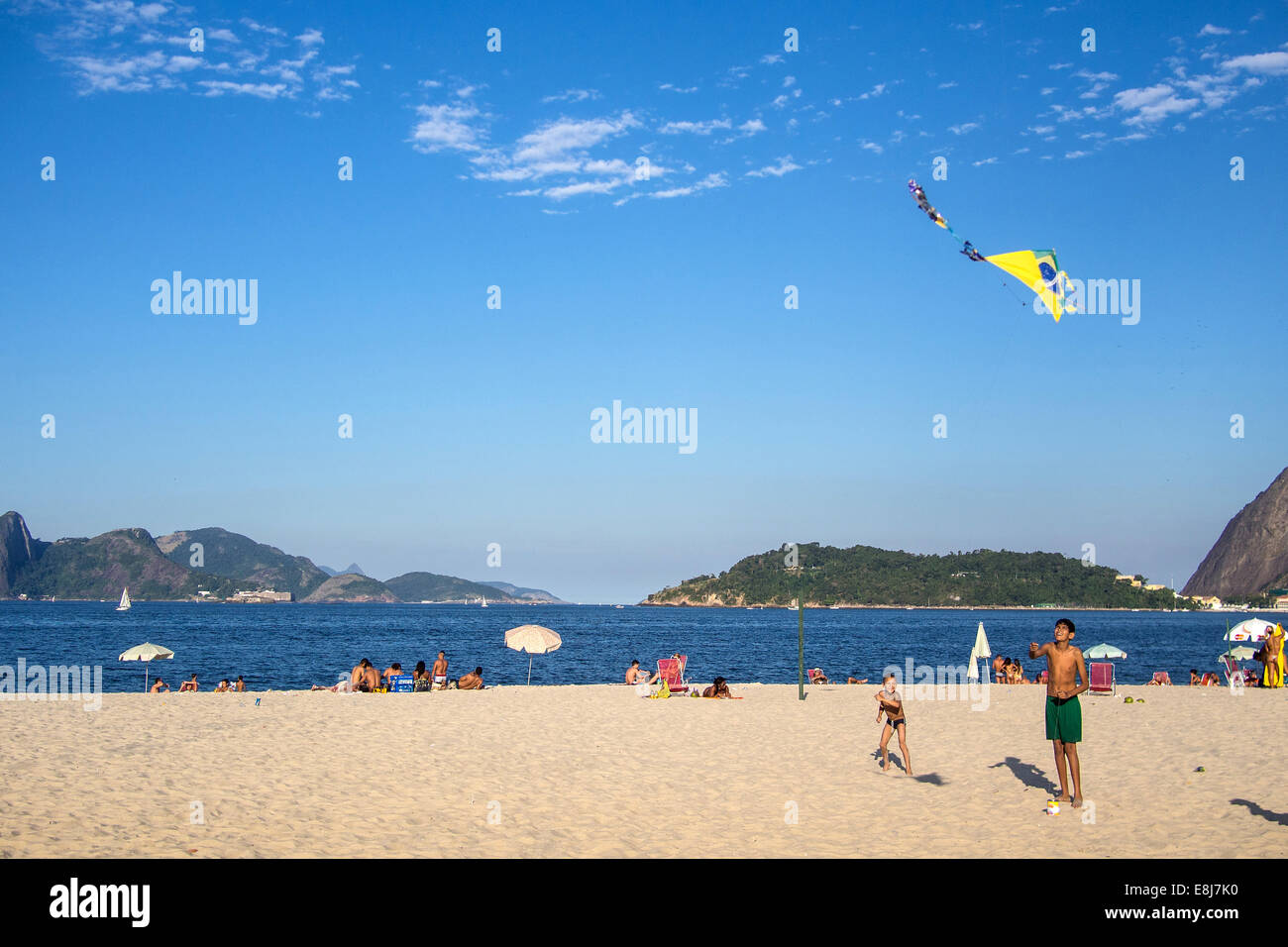 Group of kites hi-res stock photography and images - Alamy