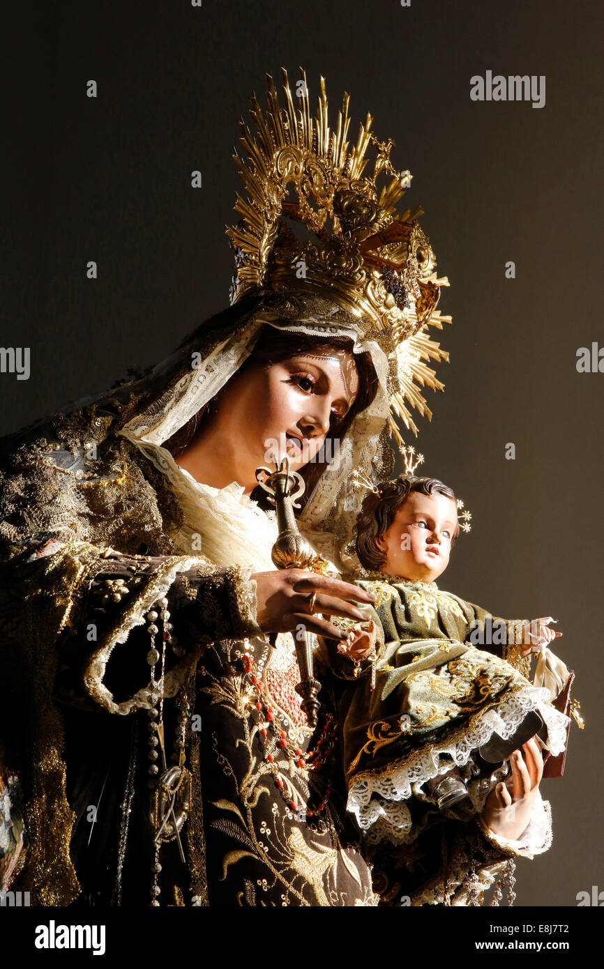 Virgin and child statue Stock Photo - Alamy