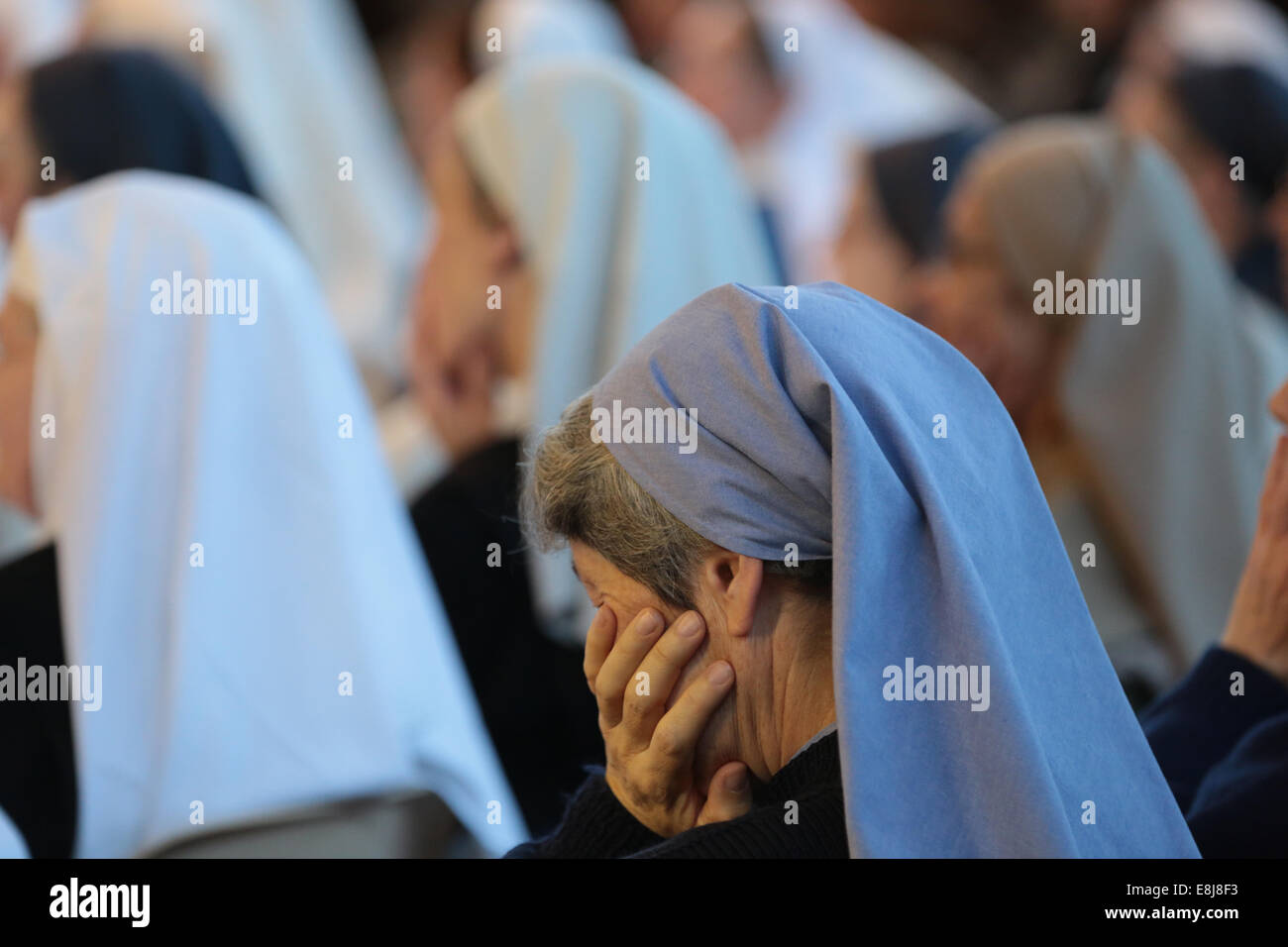 Religious cult hi-res stock photography and images - Alamy