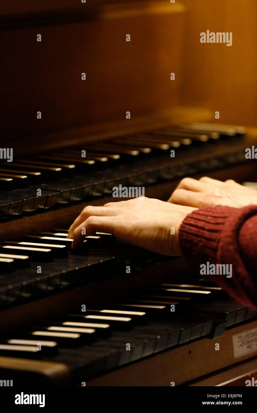 Church organ player hi-res stock photography and images - Alamy