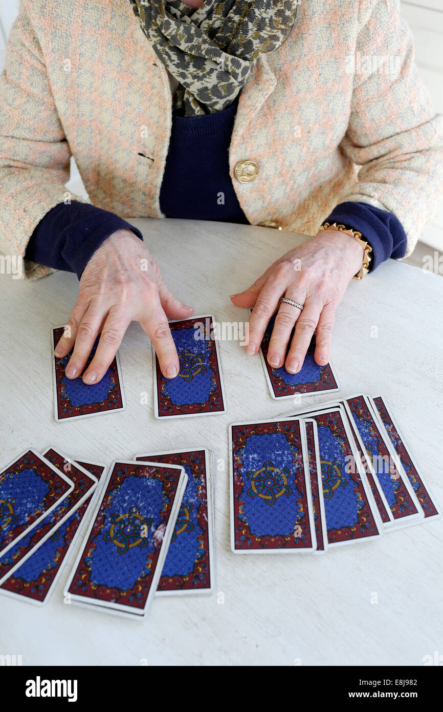 Tarot card reading Stock Photo - Alamy