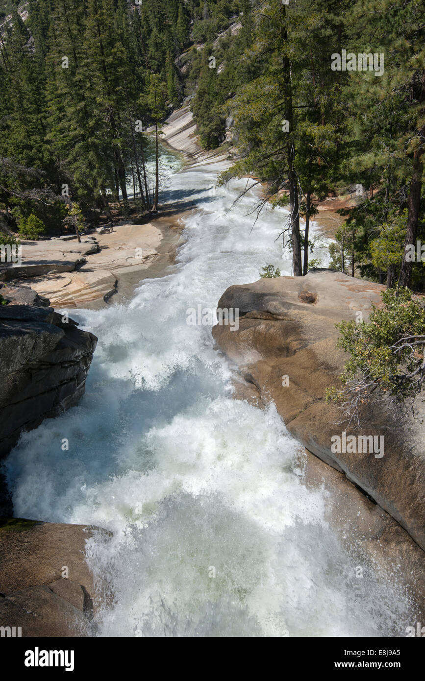 The Merced River upstream the Vernal Fall Stock Photo - Alamy