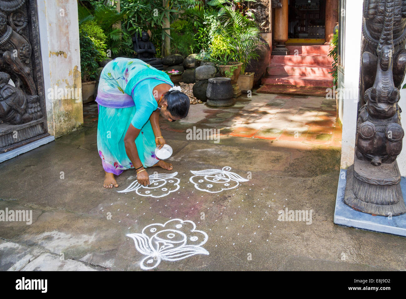 Kolam designs hi-res stock photography and images - Alamy