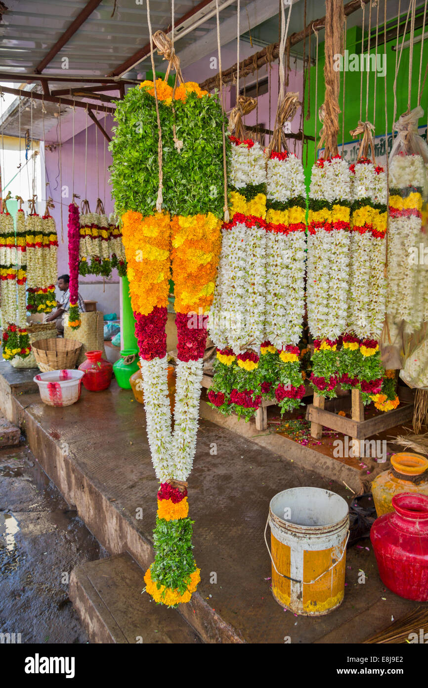 MADURAI FLOWER MARKET INDIA SPECTACULAR GARLANDS OF BEAUTIFUL FLOWERS ...