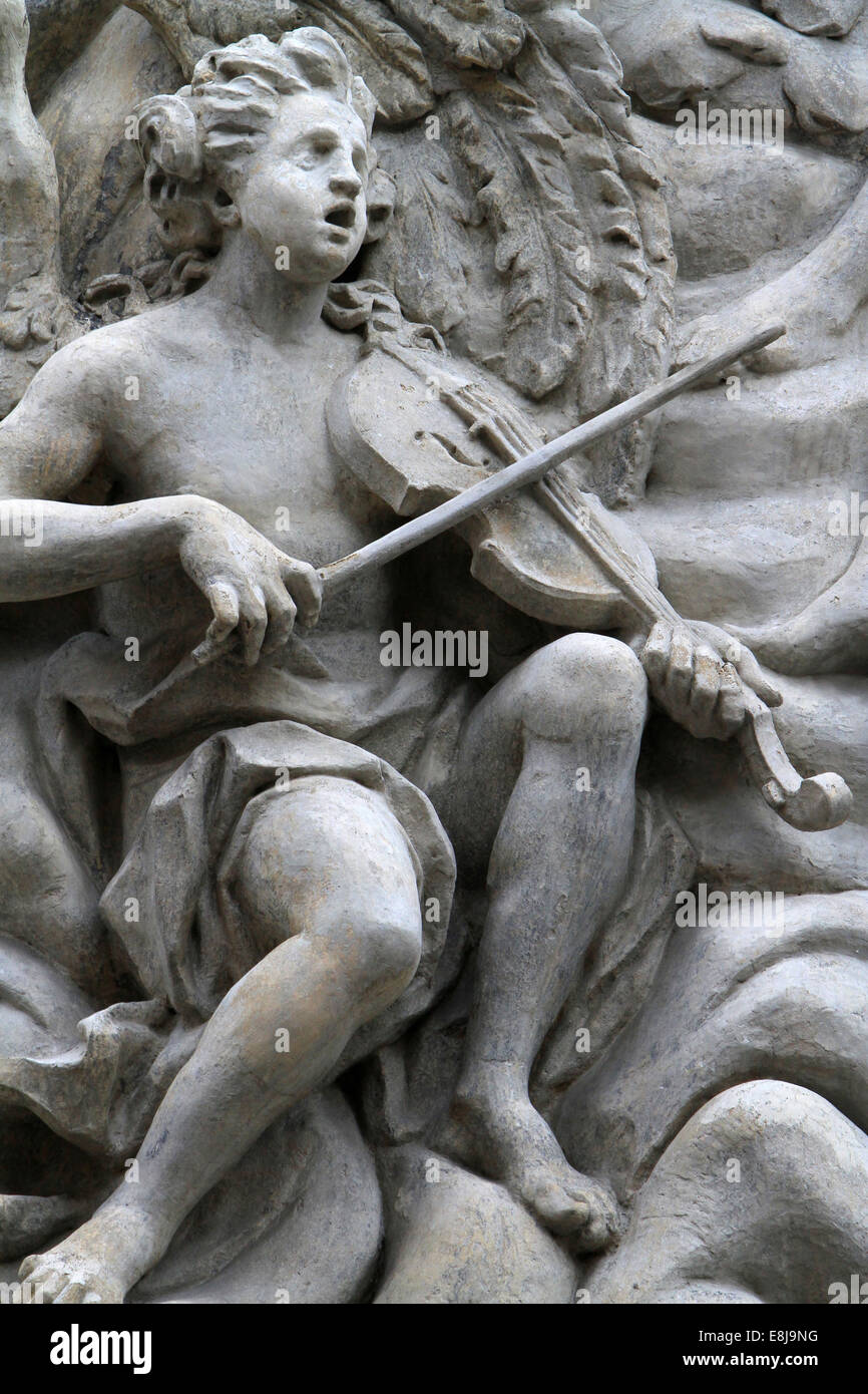 Angel playing violin hi-res stock photography and images - Alamy
