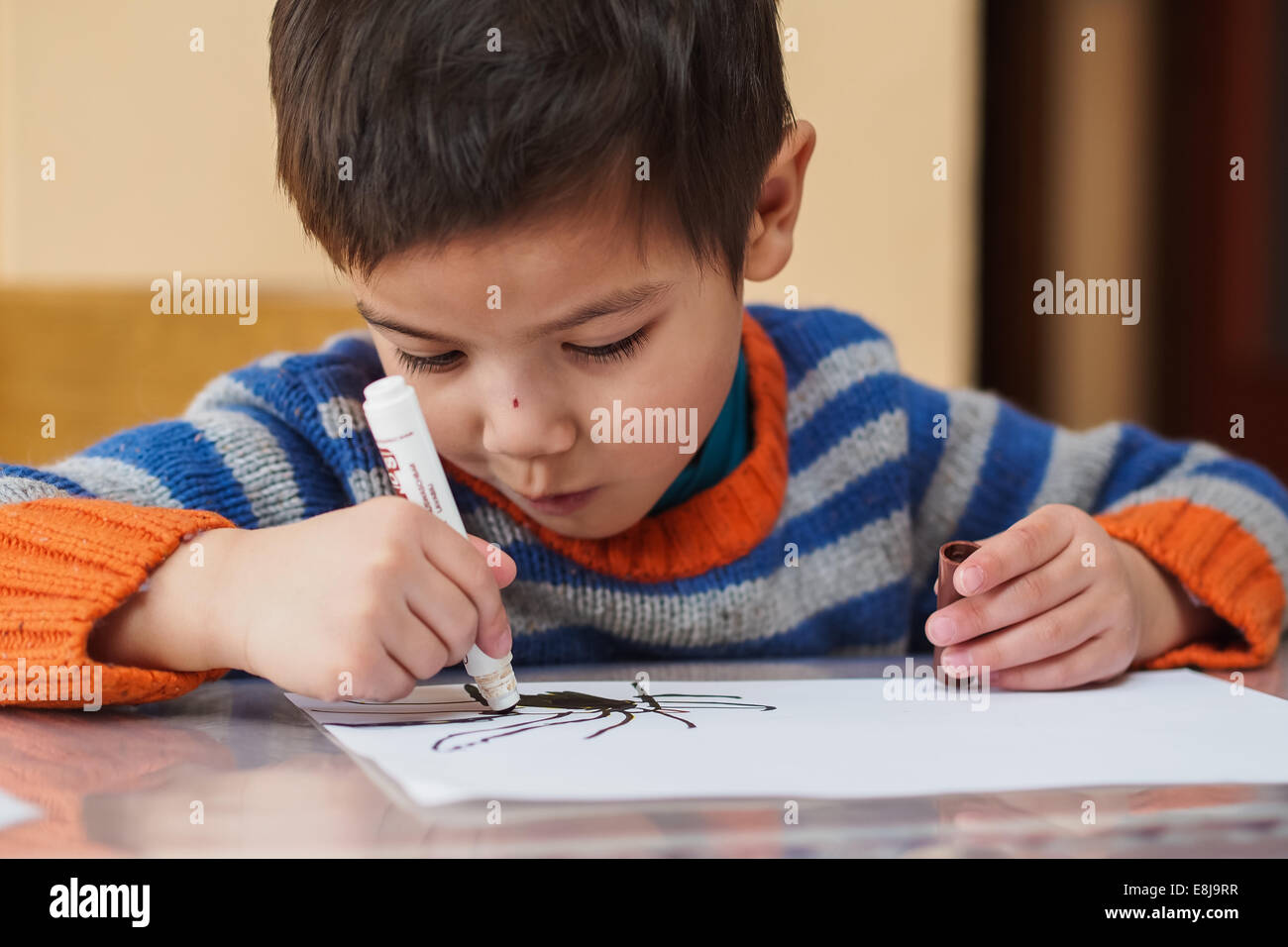 Young child drawing of person hi-res stock photography and images - Alamy