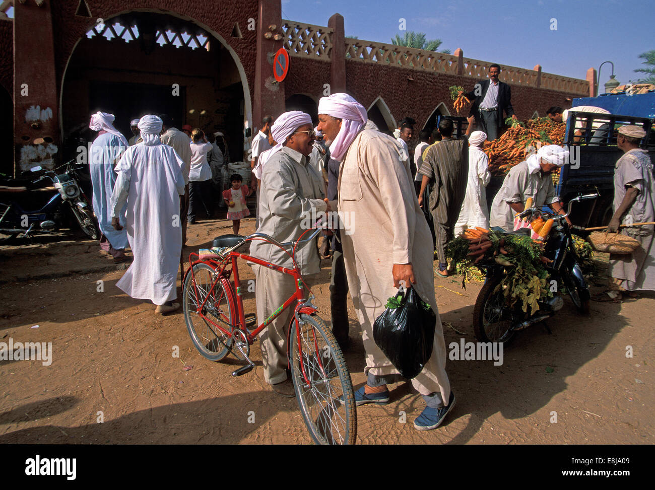 Tuareg population of Timimoun in Algeria. Shops in a market Stock Photo ...