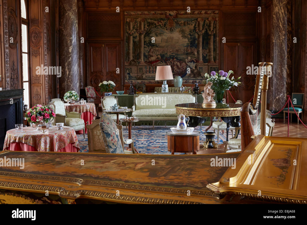 Castle drawing hi-res stock photography and images - Alamy