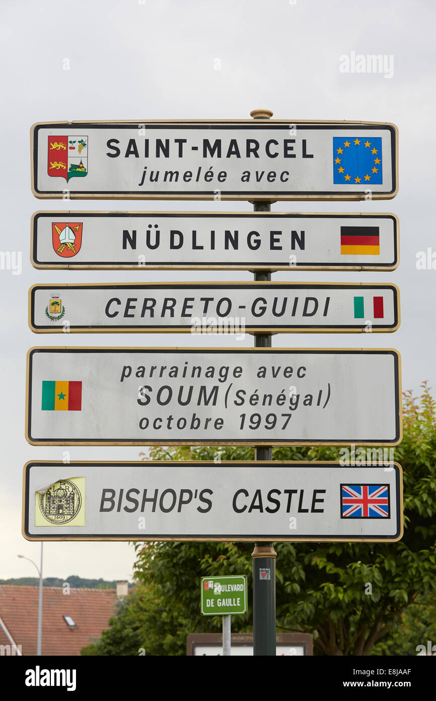 Twin city signs Stock Photo - Alamy