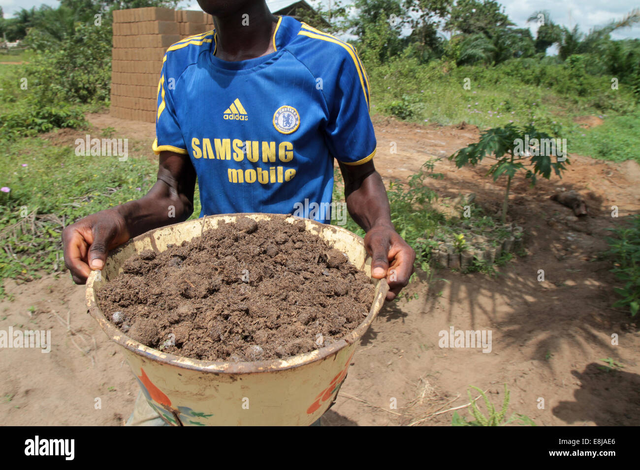 African farmer carrying earth Stock Photo - Alamy