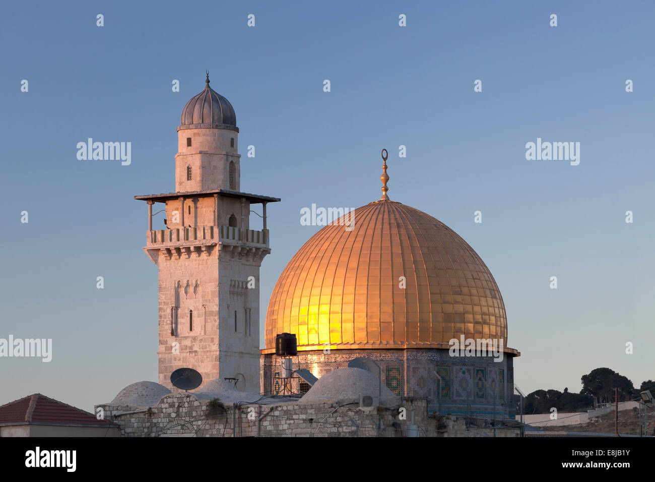 Skyline of Jerusalem old city with the dome of the rock at dusk, Israel ...