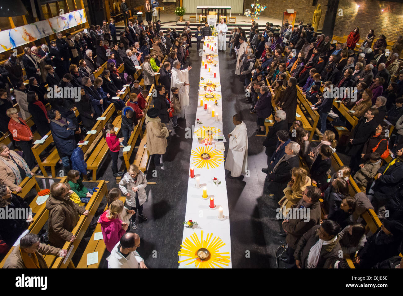 Holy week. Mass on Holy Thursday Stock Photo - Alamy