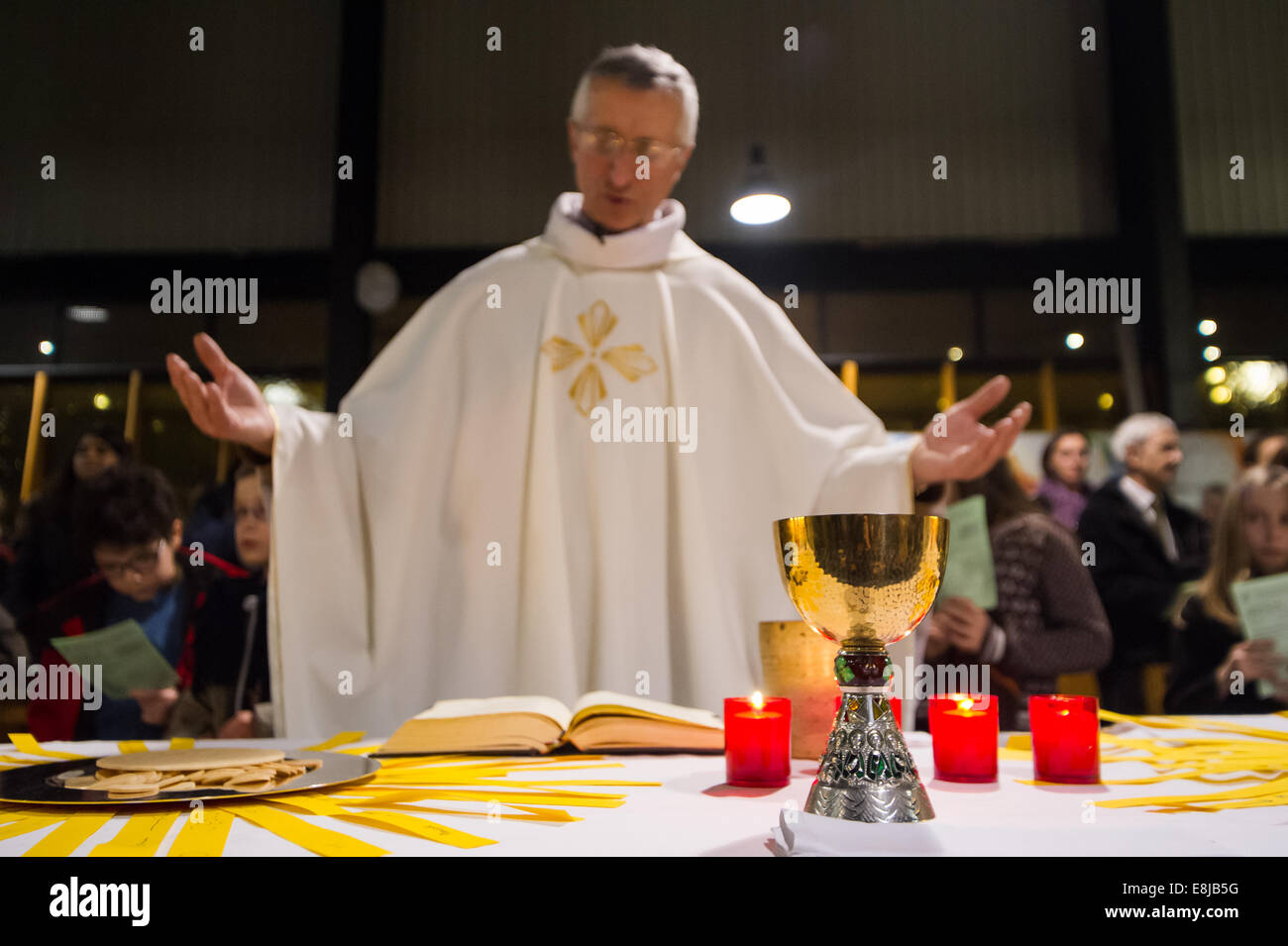 Holy week. Mass on Holy Thursday Stock Photo - Alamy