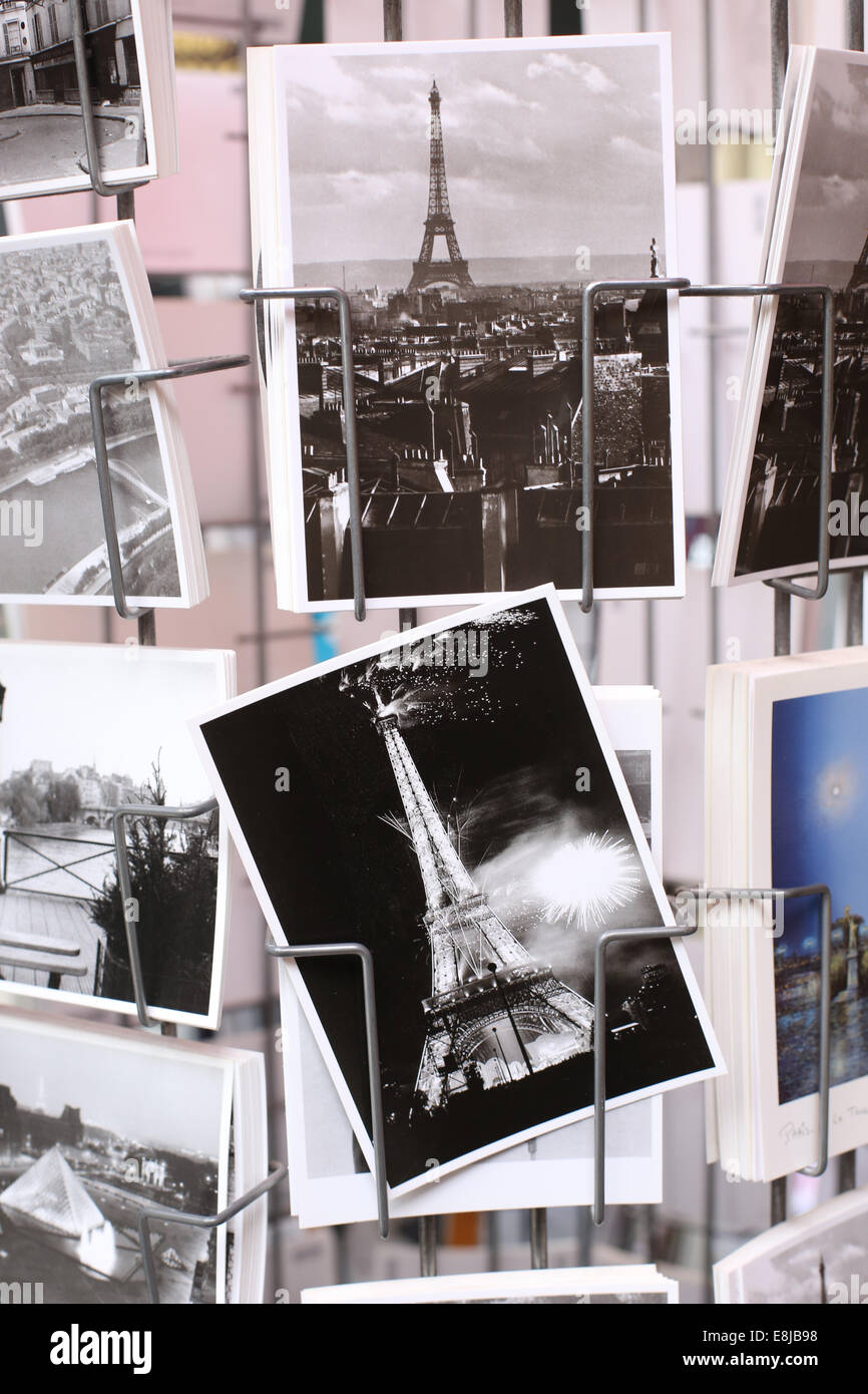 Postcards of paris hi-res stock photography and images - Alamy