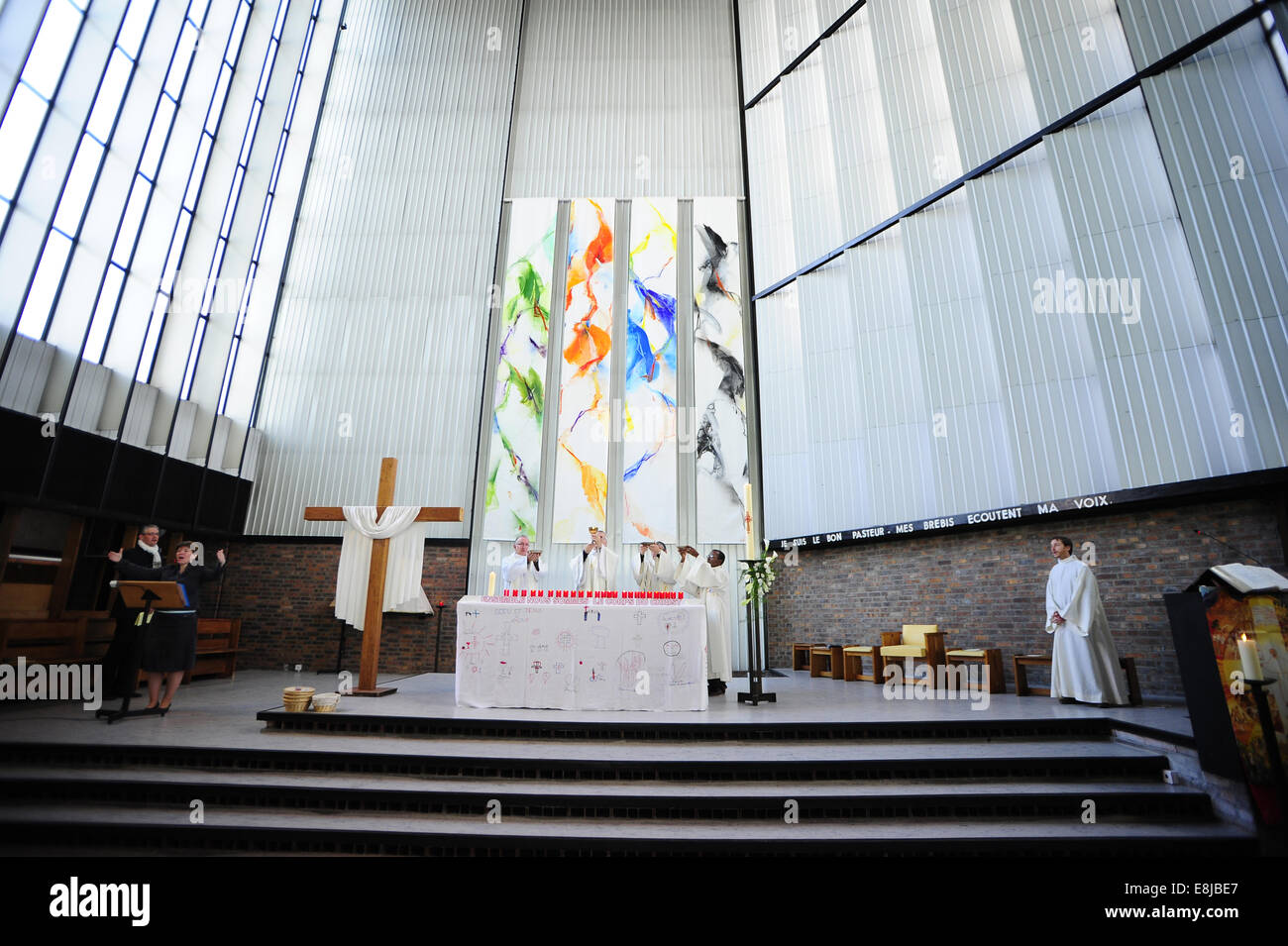 Catholic eucharist celebration paris hi-res stock photography and ...