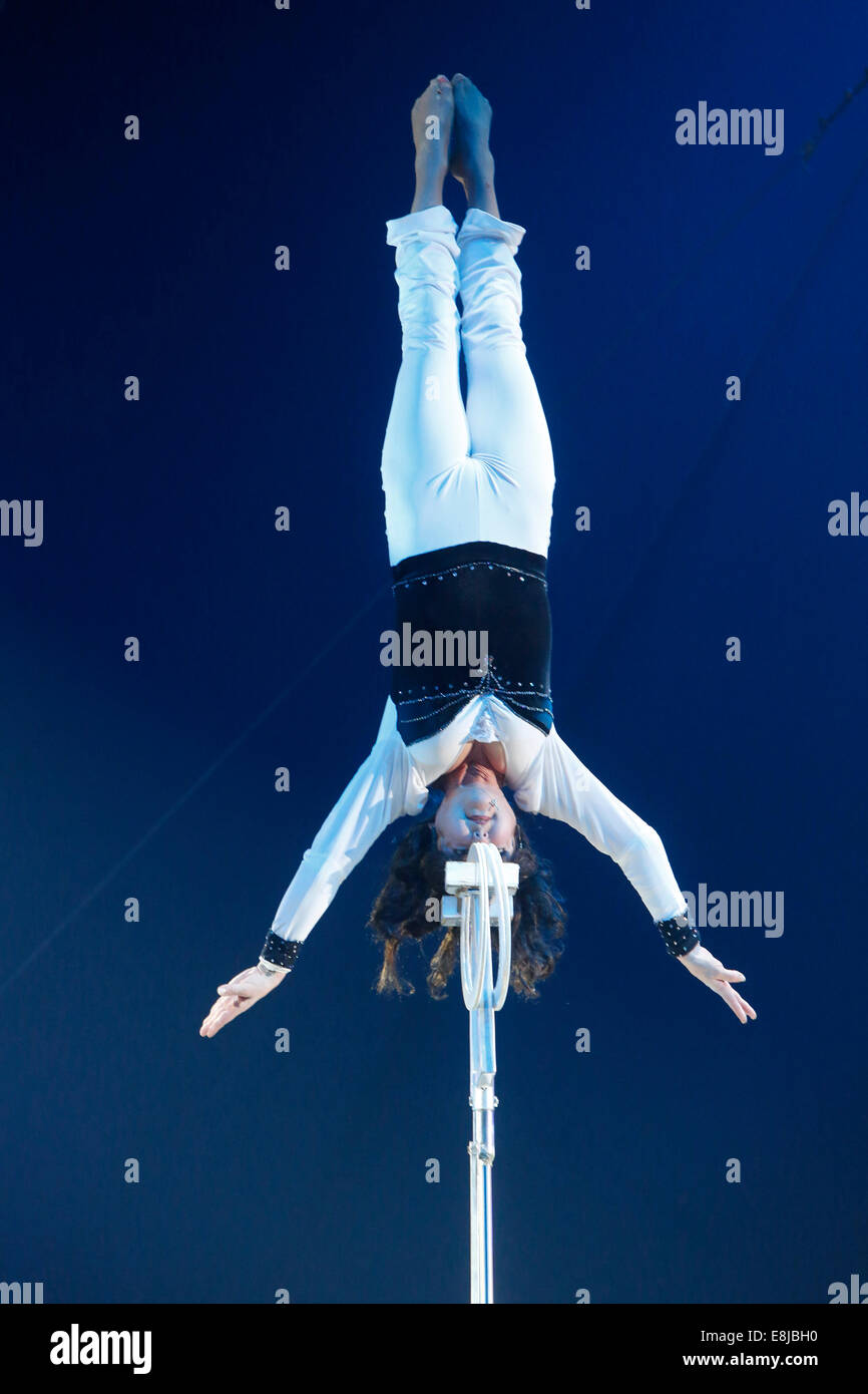 Circus performer woman hi-res stock photography and images - Alamy