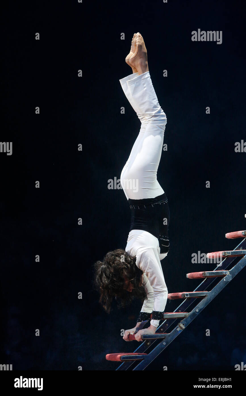Circus performer woman hi-res stock photography and images - Alamy