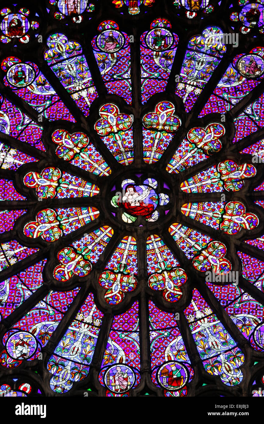 North transept rose window hi-res stock photography and images - Alamy
