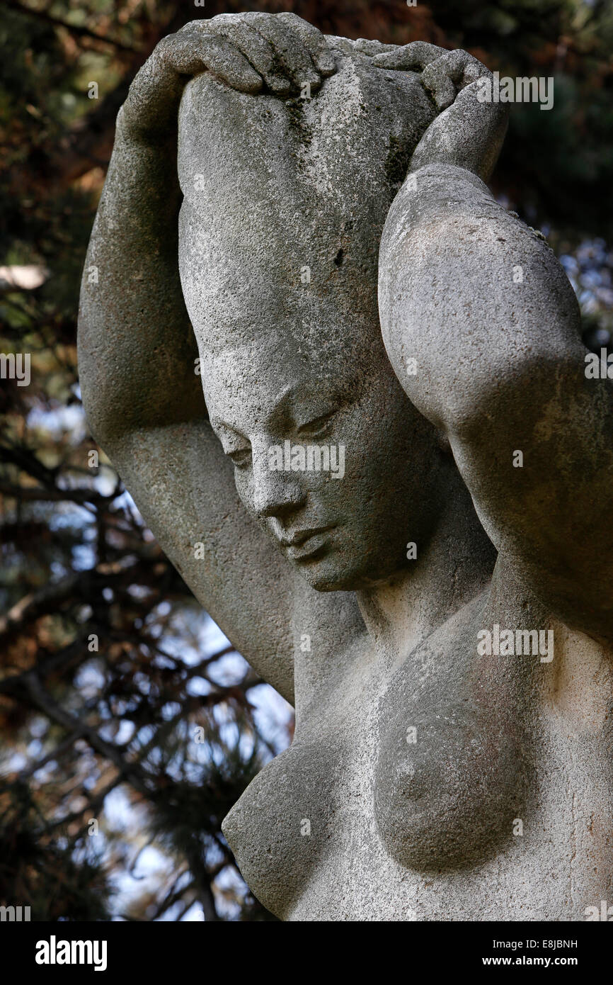 Woman statue in a Parisian park Stock Photo - Alamy