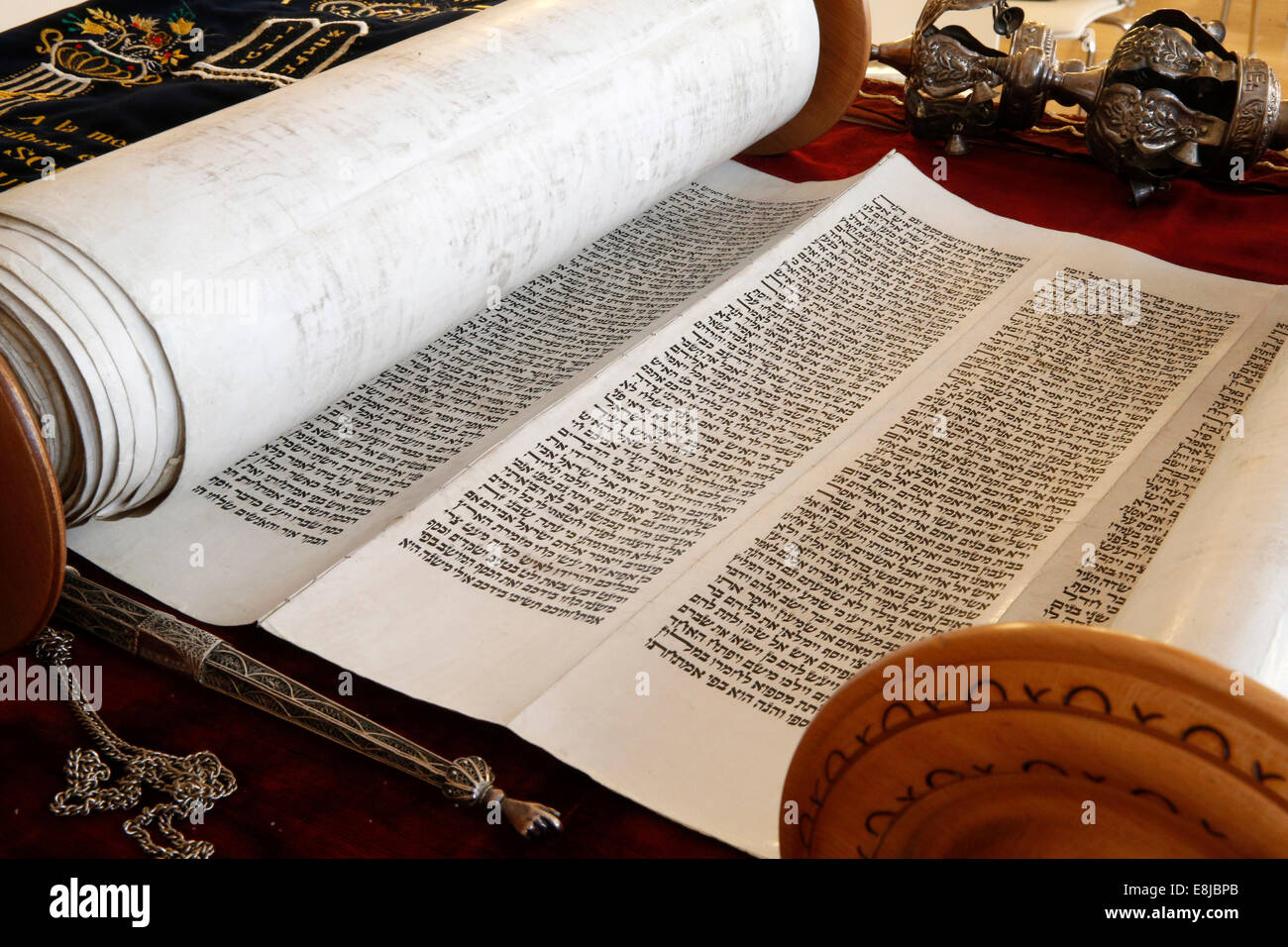 Torah scroll and Yad, Torah pointer Stock Photo - Alamy