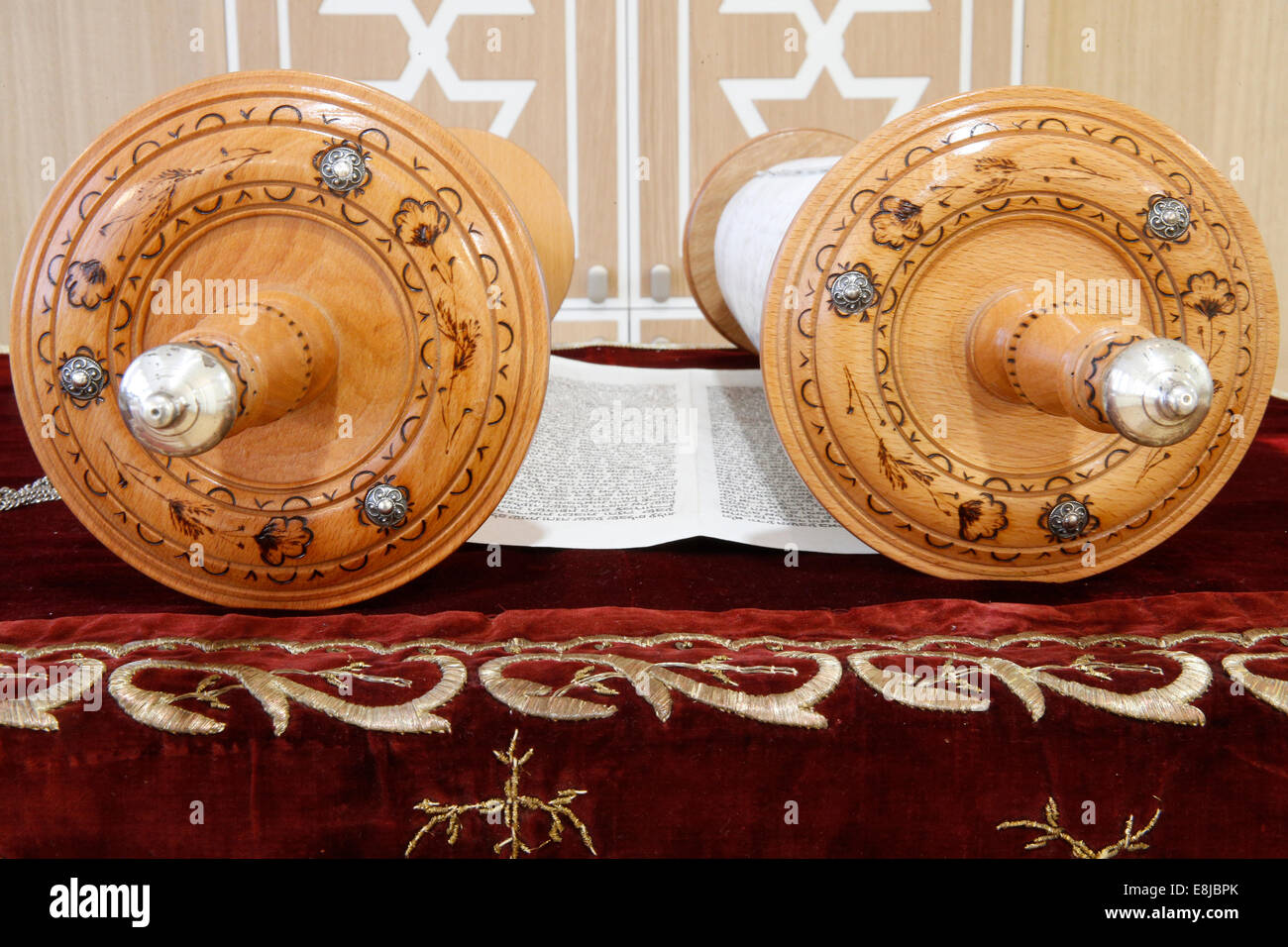 Torah scroll hi-res stock photography and images - Alamy