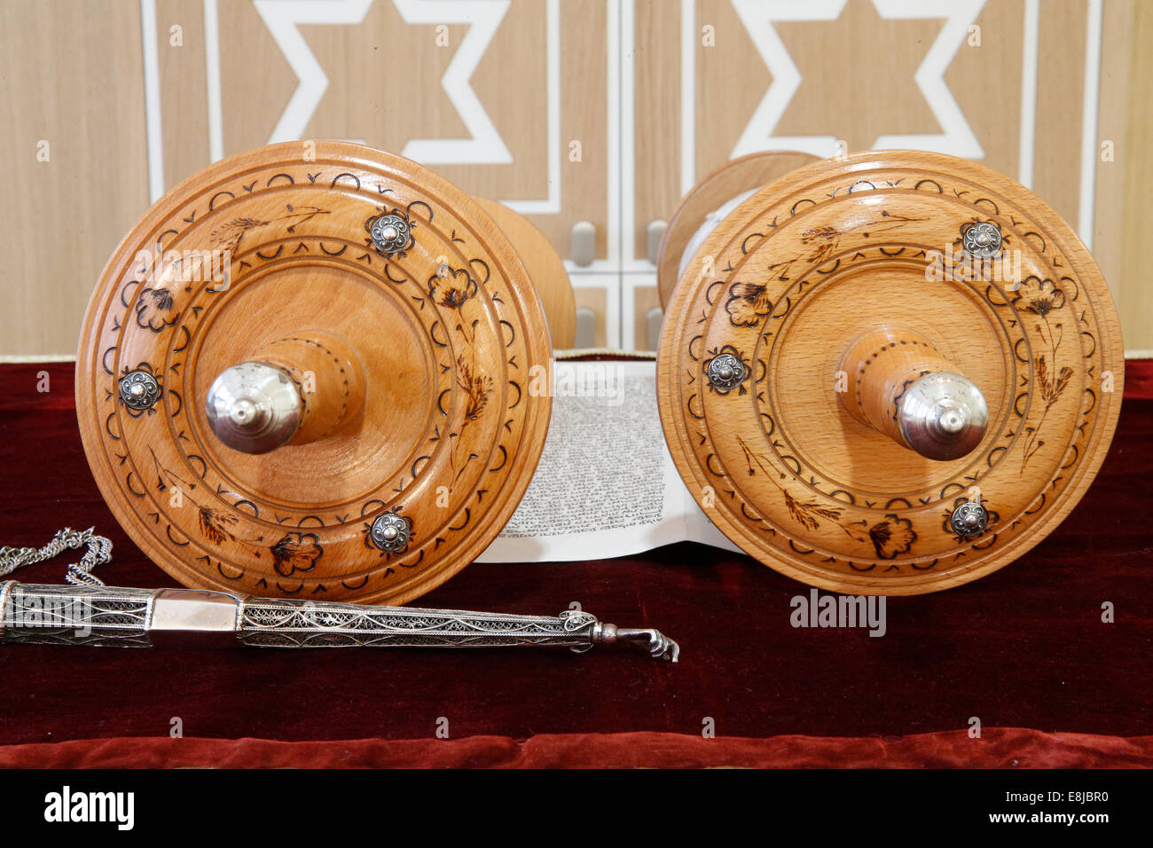 Torah scroll and Yad, Torah pointer Stock Photo - Alamy