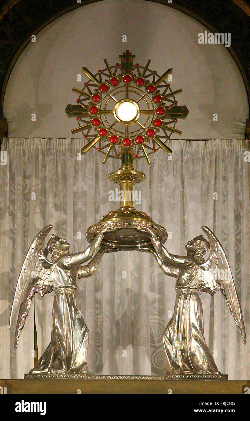 Sacred wafer hi-res stock photography and images - Alamy