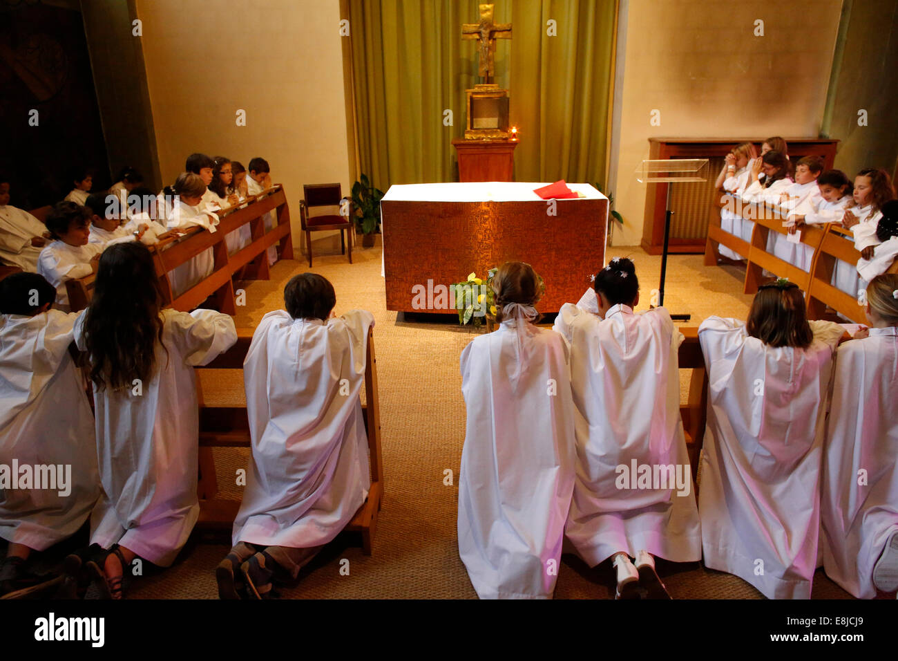 First holy communion girl hi-res stock photography and images - Alamy