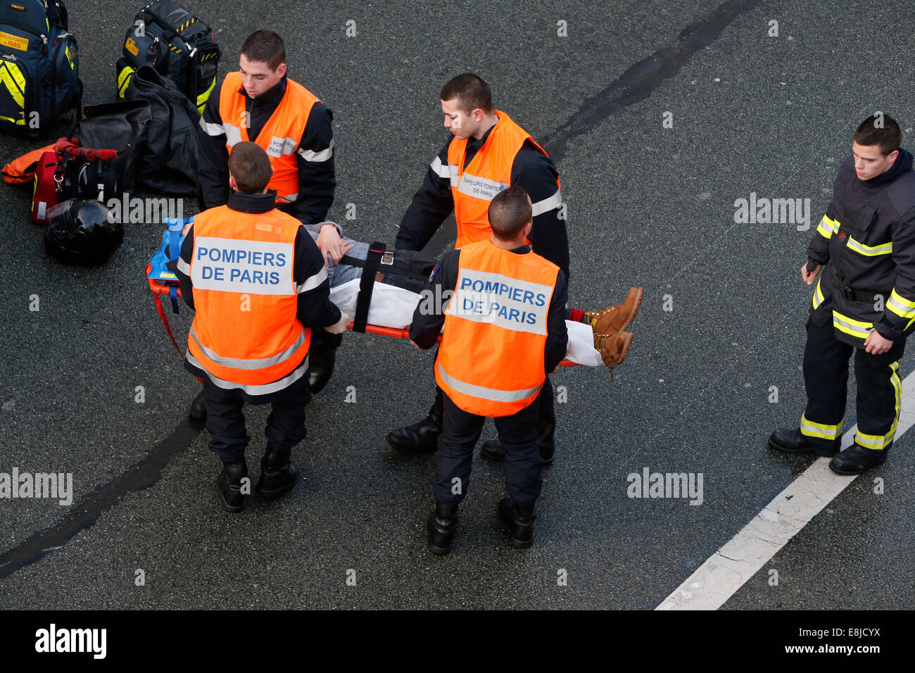 Crash. First help aid brought in. Intervention Stock Photo - Alamy