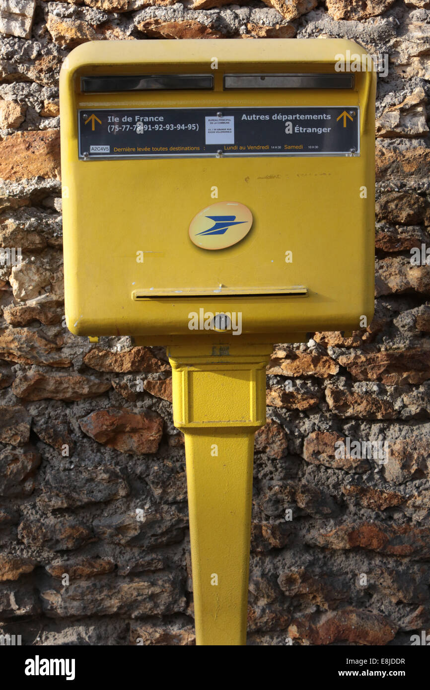 Mailbox yellow letters Stock Photo - Alamy