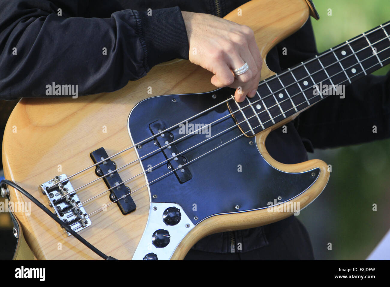 Play the electric guitar Stock Photo - Alamy