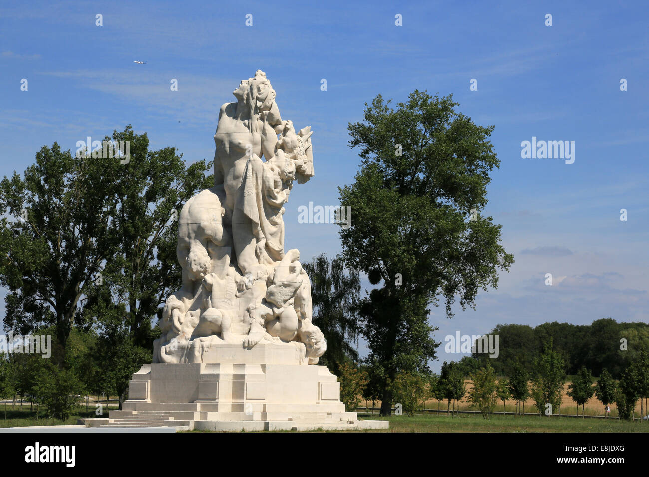 Sculpture of the Italian Quatrachi. 20 meters high, it consists of 220 ...