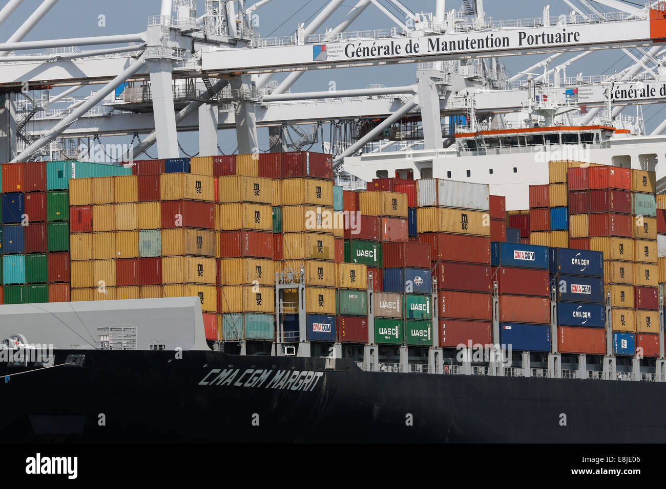 Le Havre Harbour. Container terminal. Unloading a ship Stock Photo - Alamy
