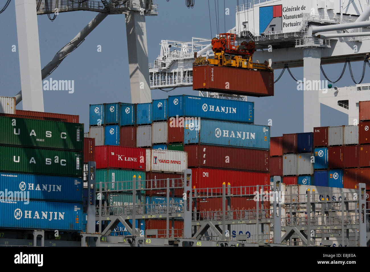 Le Havre Harbour. Container terminal. Unloading a ship Stock Photo - Alamy