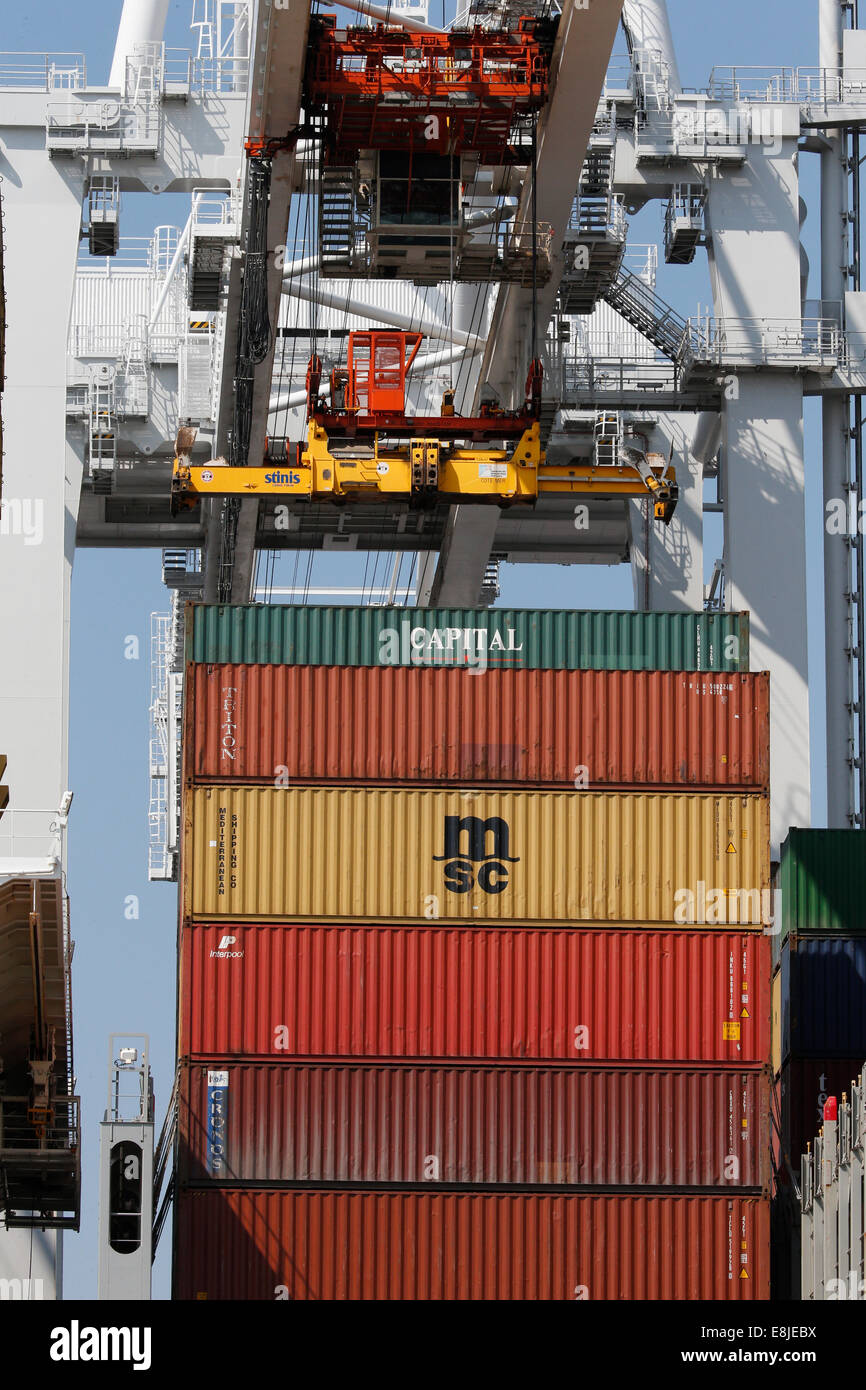 Le Havre Harbour. Container terminal. Unloading a ship Stock Photo - Alamy