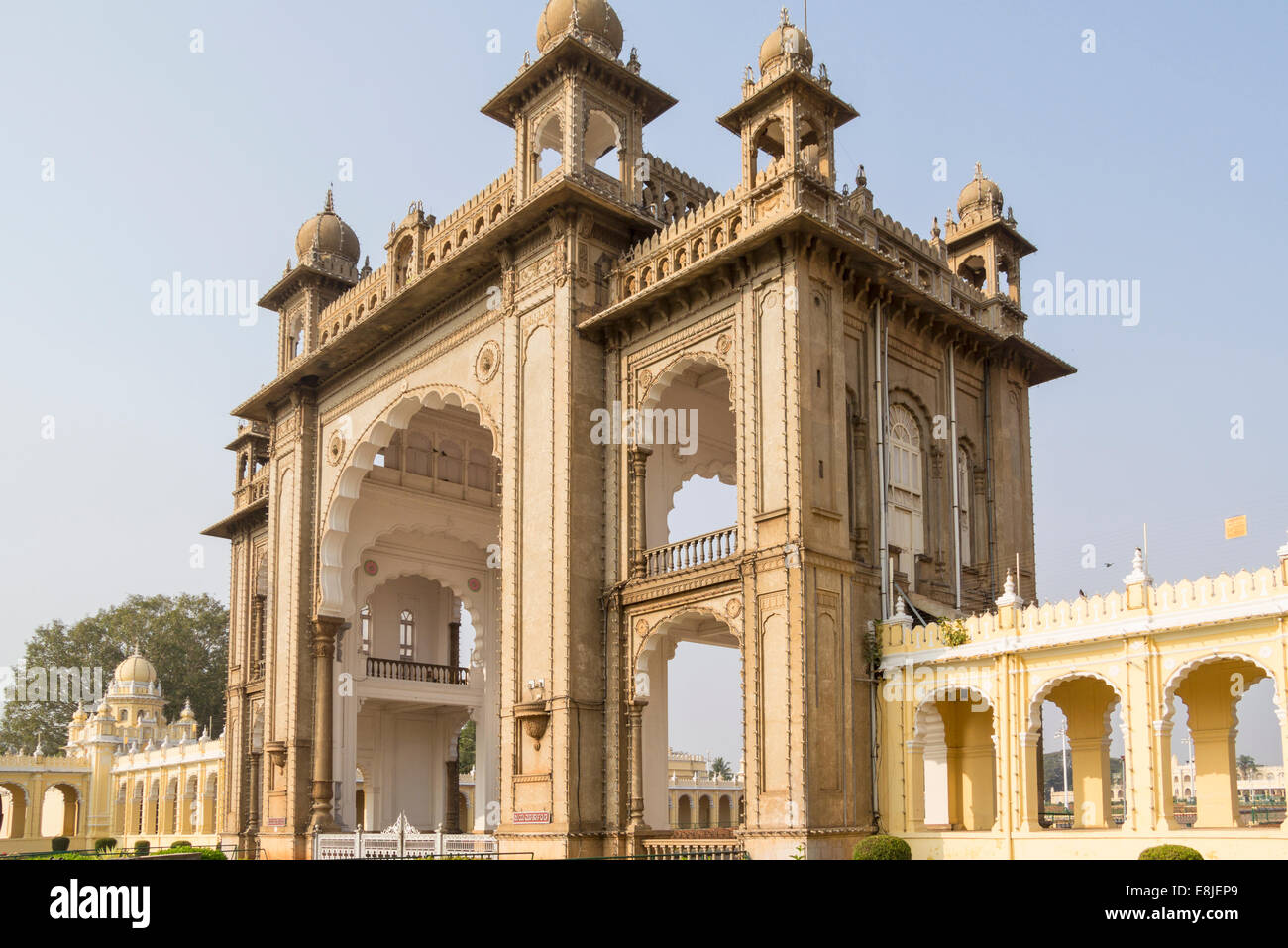 Mysore palace hi-res stock photography and images - Alamy
