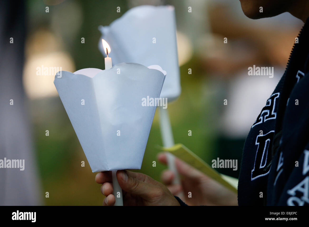 Catholic mass. Pilgrims praying Stock Photo - Alamy