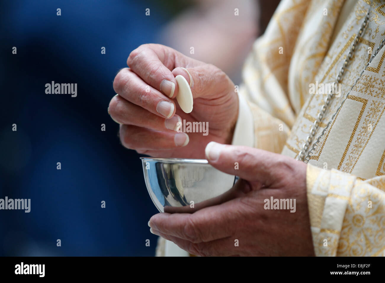 Catholic communion wafer hi-res stock photography and images - Alamy