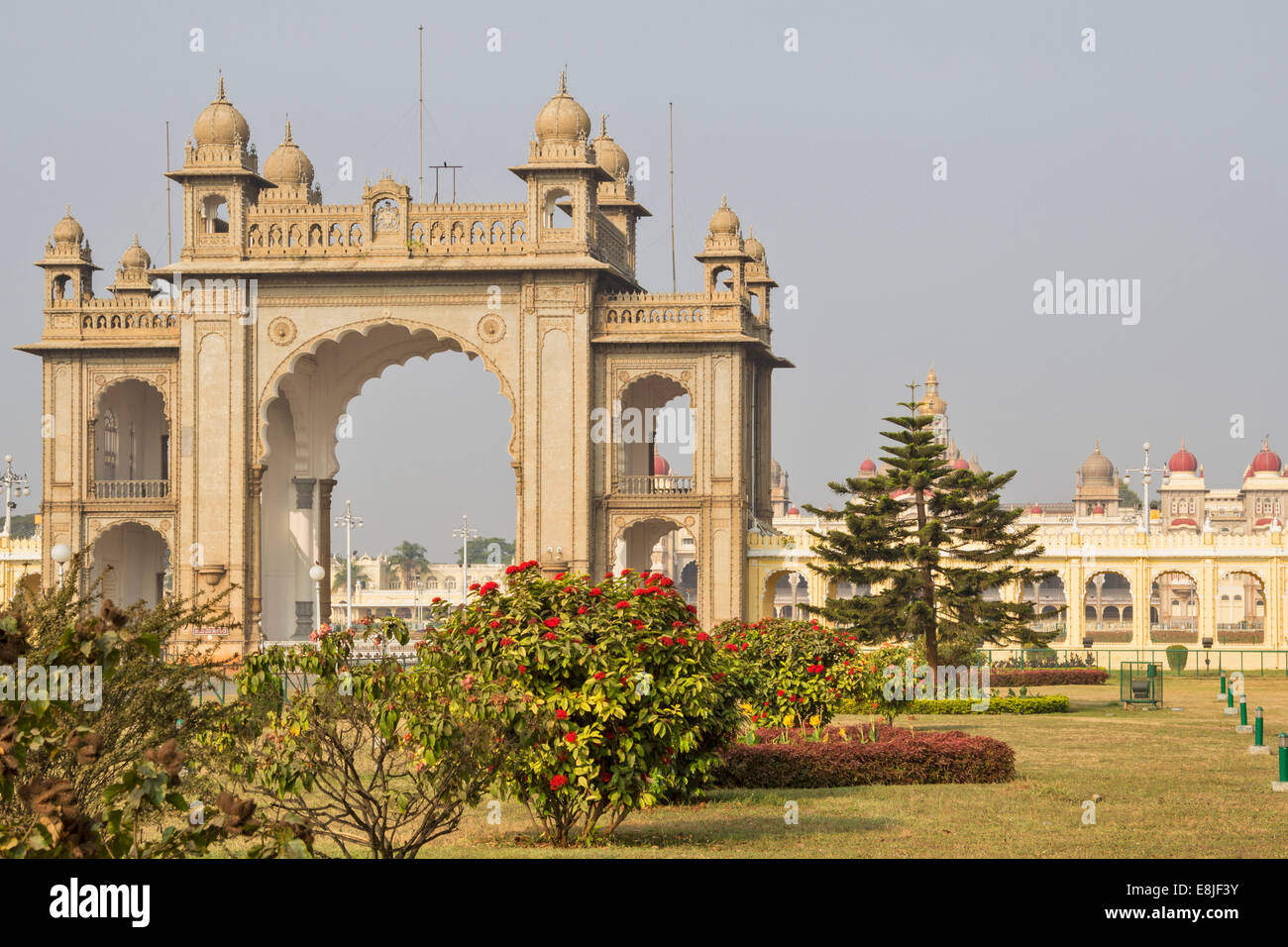 Karnataka palace hi-res stock photography and images - Alamy